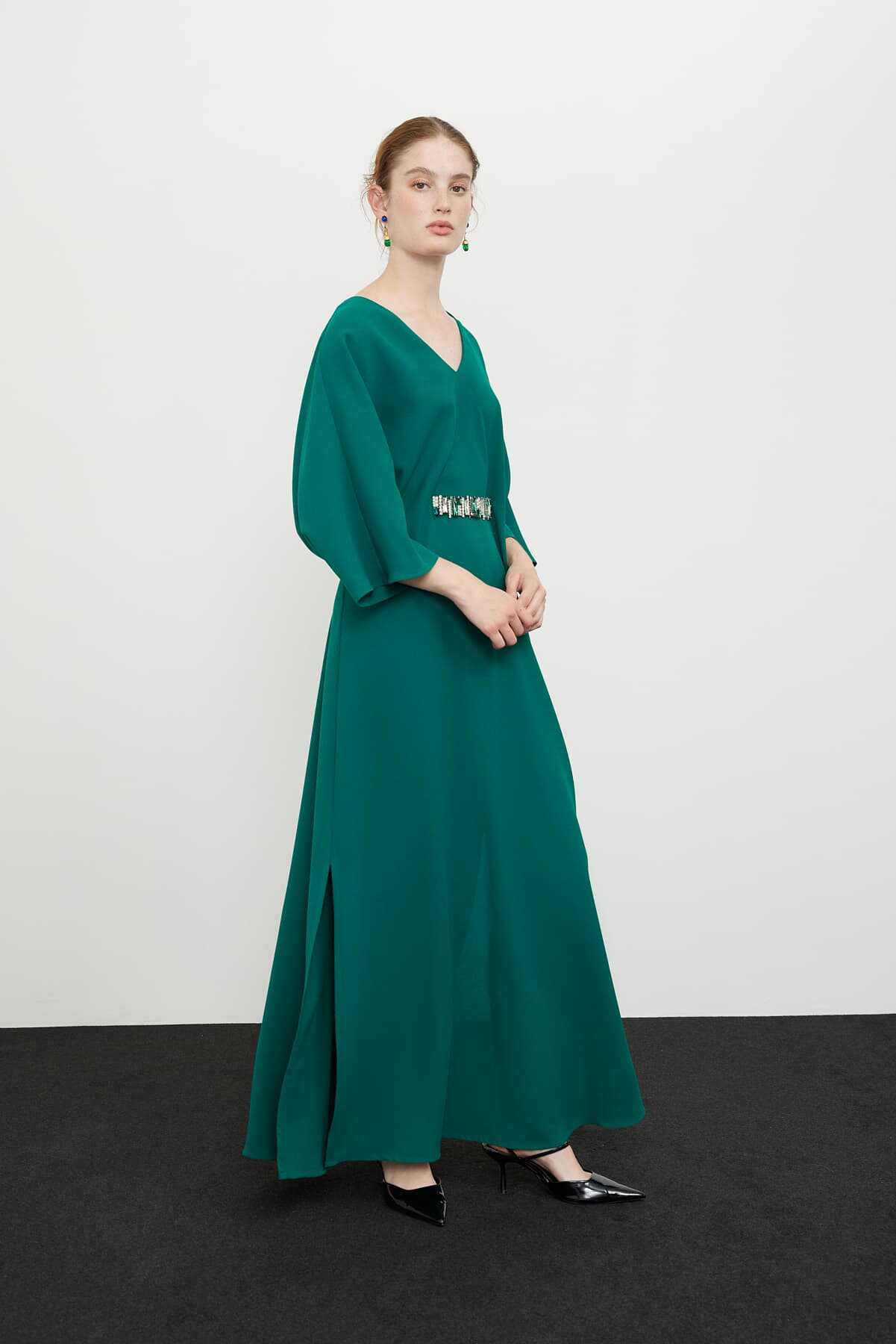 Beli Taşlı V Yaka Maxı Boy Crep Elbise Yeşil - Roman